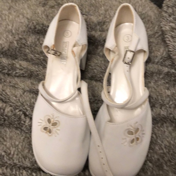 smartfit | Shoes | Euc Girls Shoes With White Butterfly Cutout Design ...